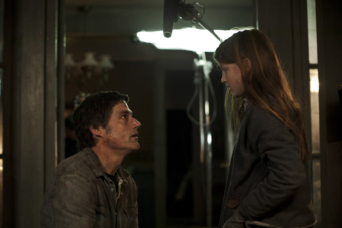 Stills from Extinction - Miguel Ángel Vivas (2015) - page #1