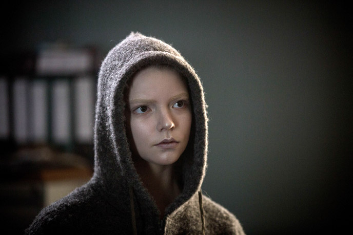 Stills from Morgan - Luke Scott (2016) - page #1